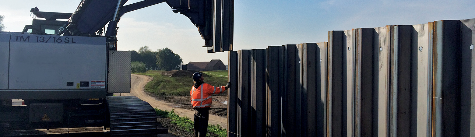 Omega Type Sheet Piles - Well Screen & Casing, Steel Pile pipe ...